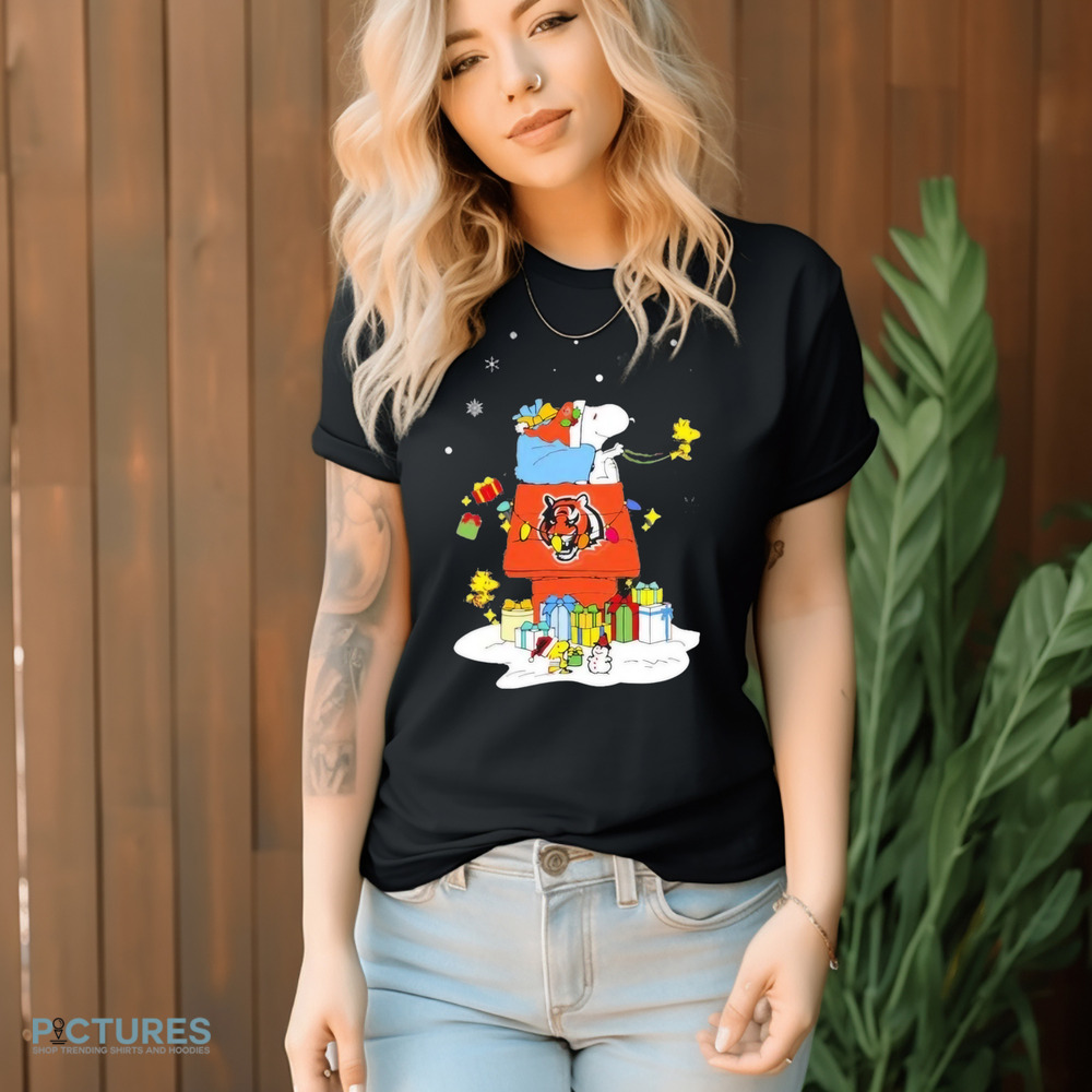 Cincinnati Bengals Santa Snoopy Wish You A Merry Christmas Shirt ...